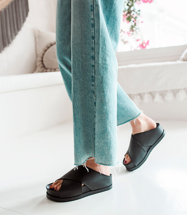 KLEESE Crossover Slide in Black - Edward Meller